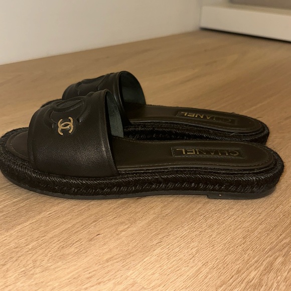 CHANEL | Shoes | Chanel 23c Black Lambskin Leather Cc Logo Slide Sandal ...